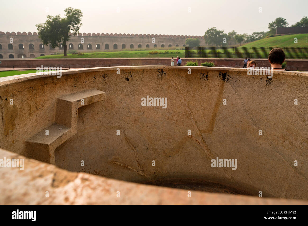 Bath tub of Emperor Jahangir in Red Fort Stock Photo - Alamy