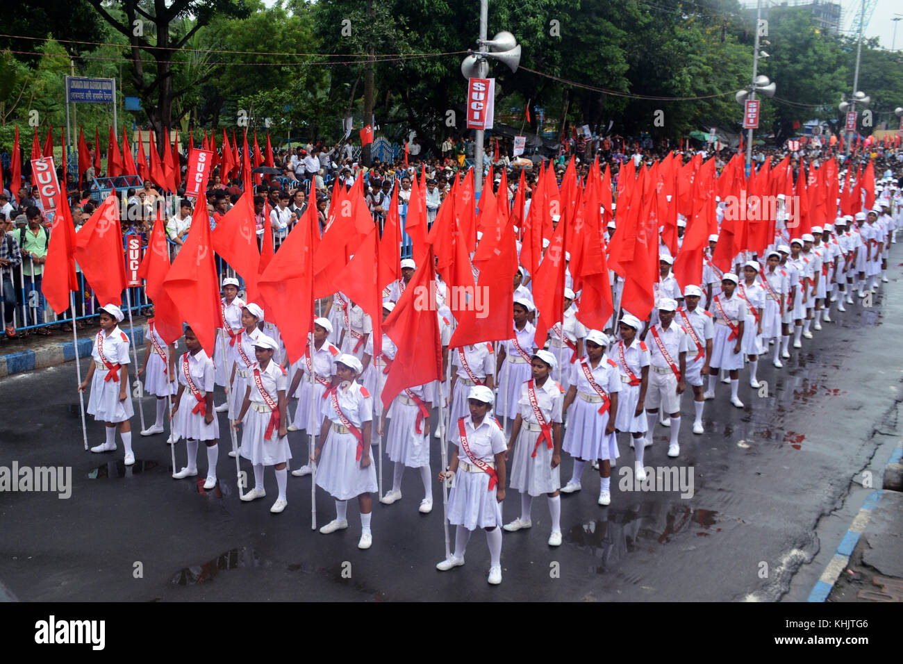 Kolkata, India. 17th Nov, 2017. Members of the Socialist Unity Centre ...