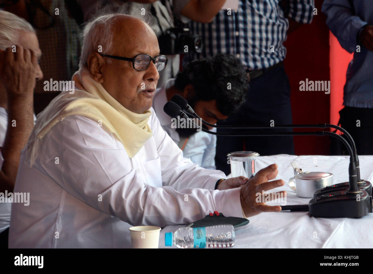 Kolkata, India. 17th Nov, 2017. Socialist Unity Centre of India ...