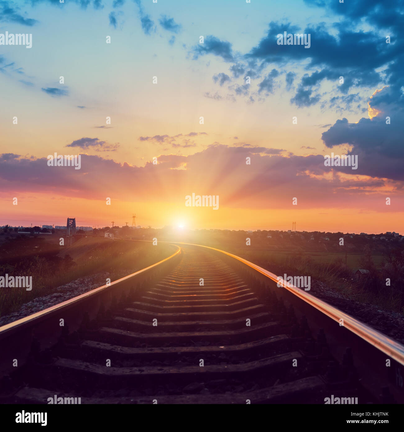 Sunrise over railroad track hi-res stock photography and images - Alamy
