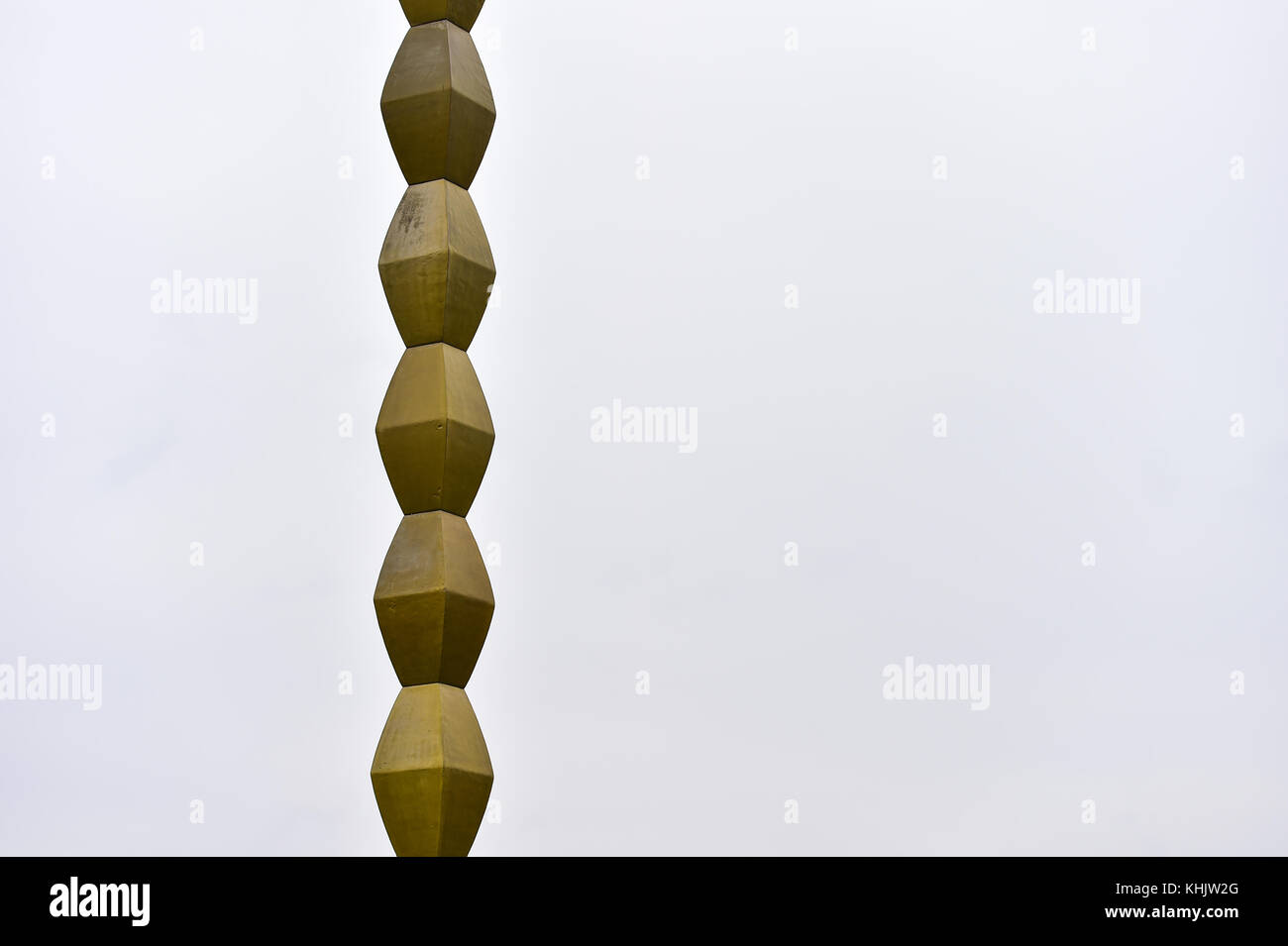 The Endless Column sculpture made by Constantin Brancusi in the memory ...