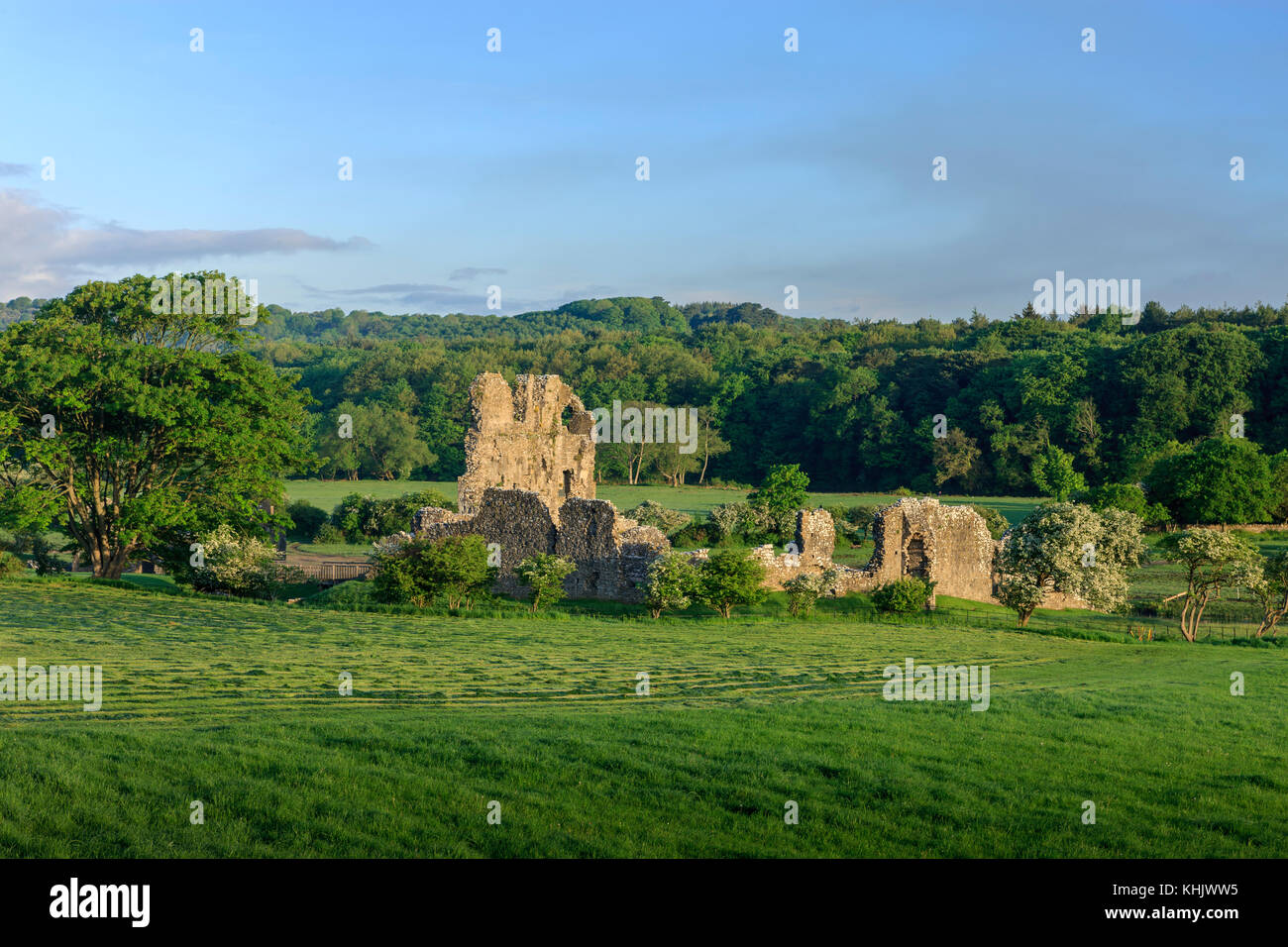 Southerndown castle ruins hi-res stock photography and images - Alamy