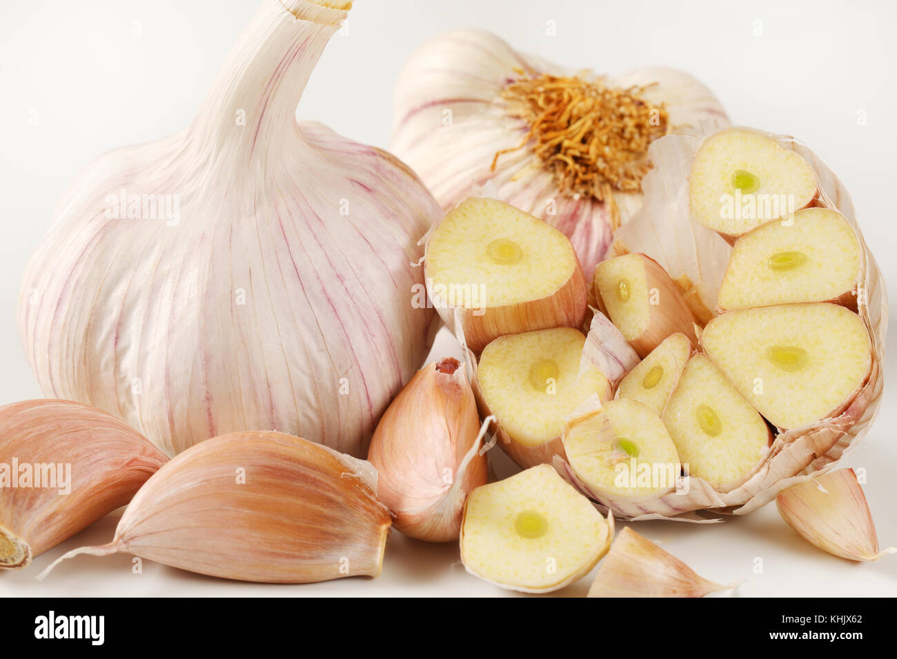 Garlic half head hi-res stock photography and images - Alamy