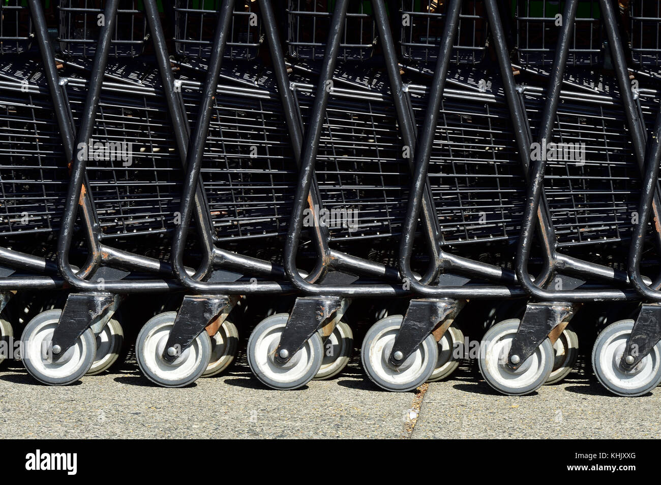 Shopping carts hi-res stock photography and images - Alamy