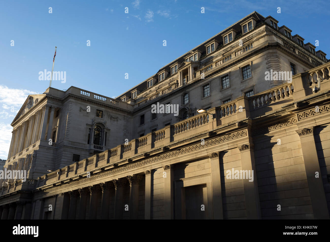 Exterior of the Bank of England on Threadneedle Street in the Square ...