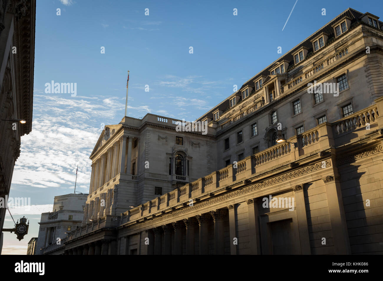 Exterior of the Bank of England on Threadneedle Street in the Square ...