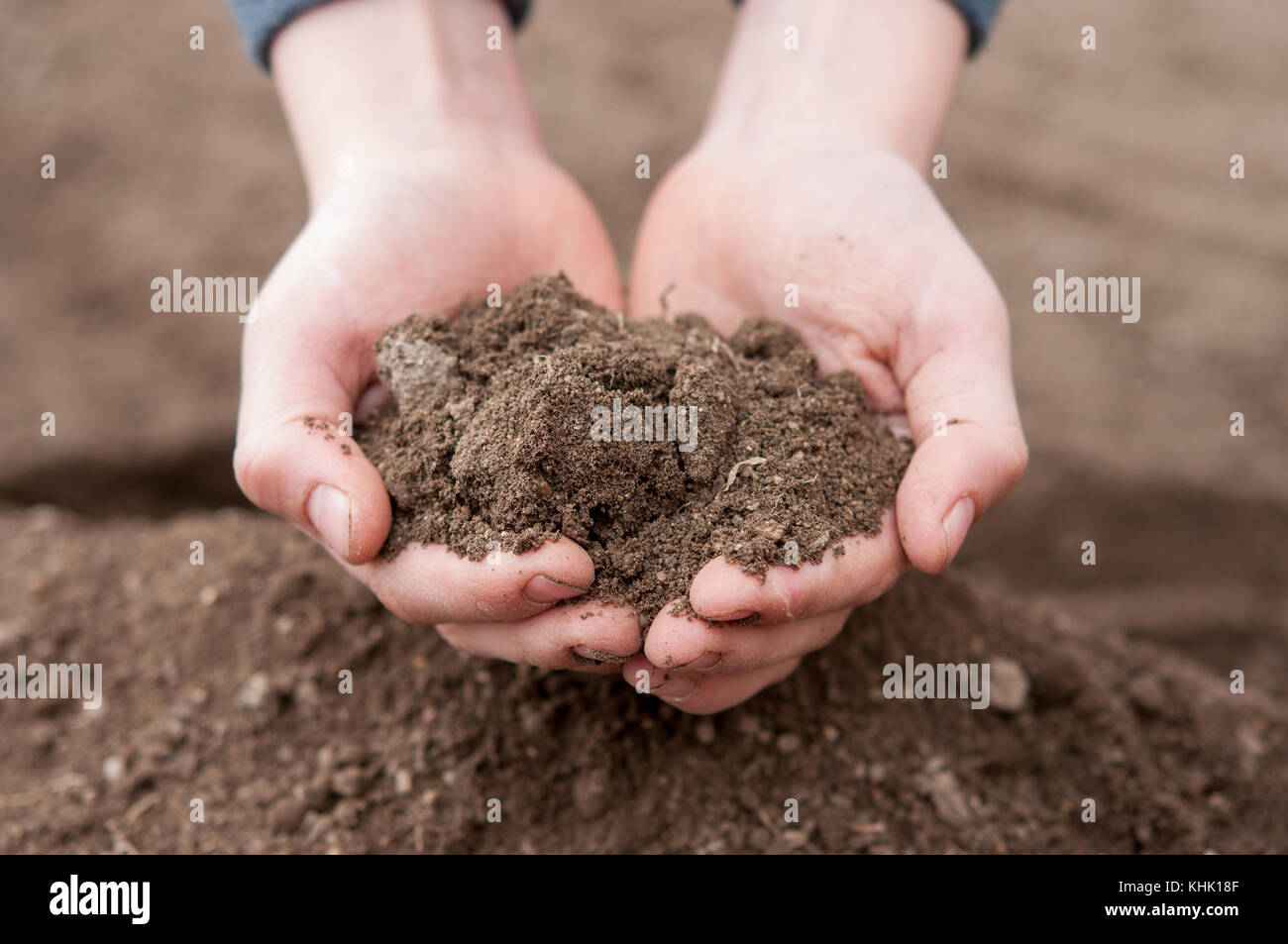 Hands dirty hi-res stock photography and images - Alamy