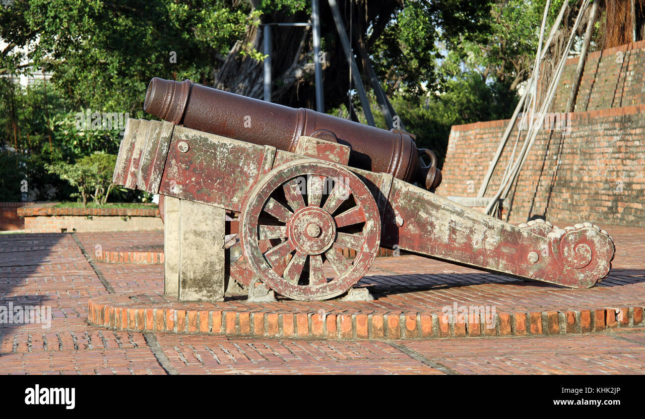 Olg bronze gun in Anping fort in Tainan, Taiwan Stock Photo - Alamy