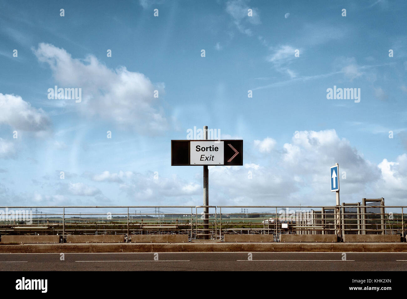 French exit sign hi-res stock photography and images - Alamy