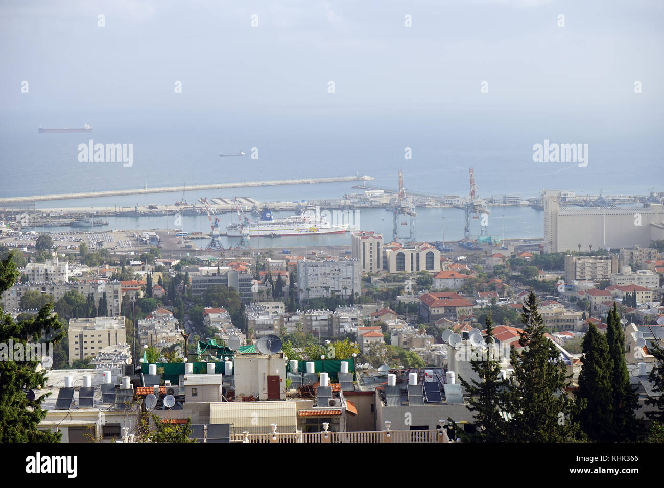 HAIFA, ISRAEL - OCTOBER 2014 Center of city and port Stock Photo - Alamy