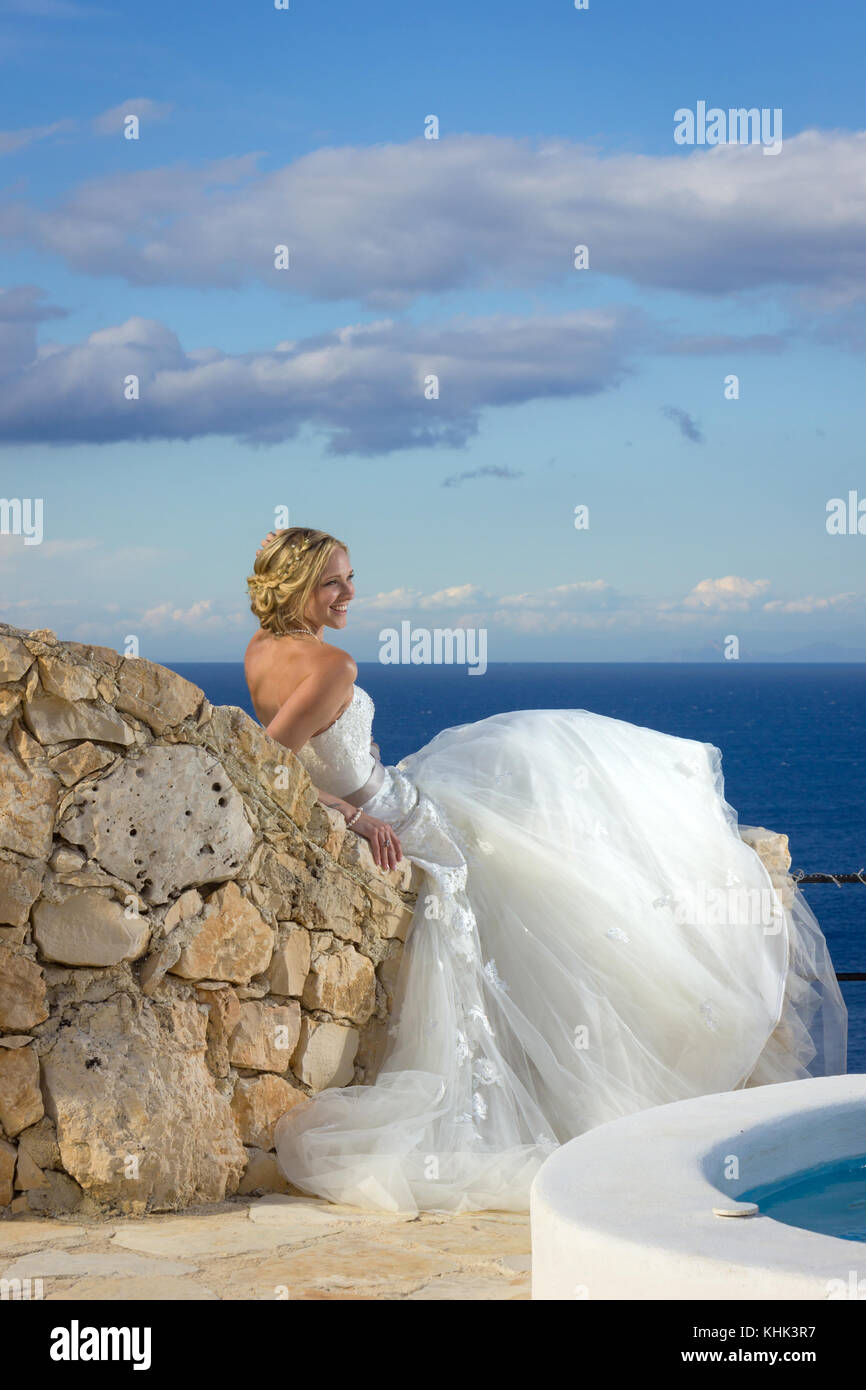 portrait of a beautiful bride in a greek island Stock Photo - Alamy