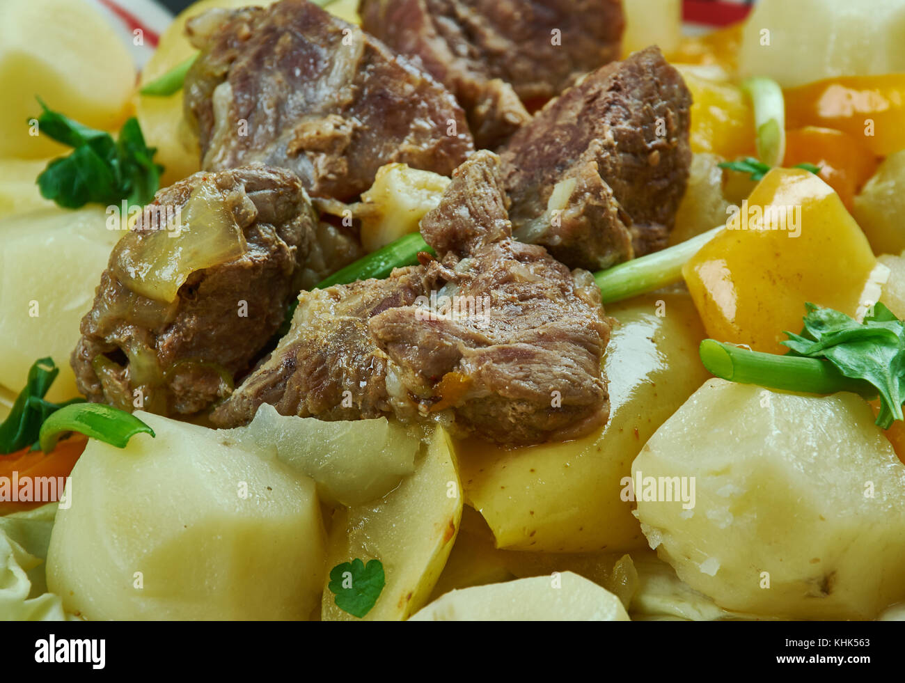 Dimlama - turkic stew made with various combinations of meat, potatoes ...