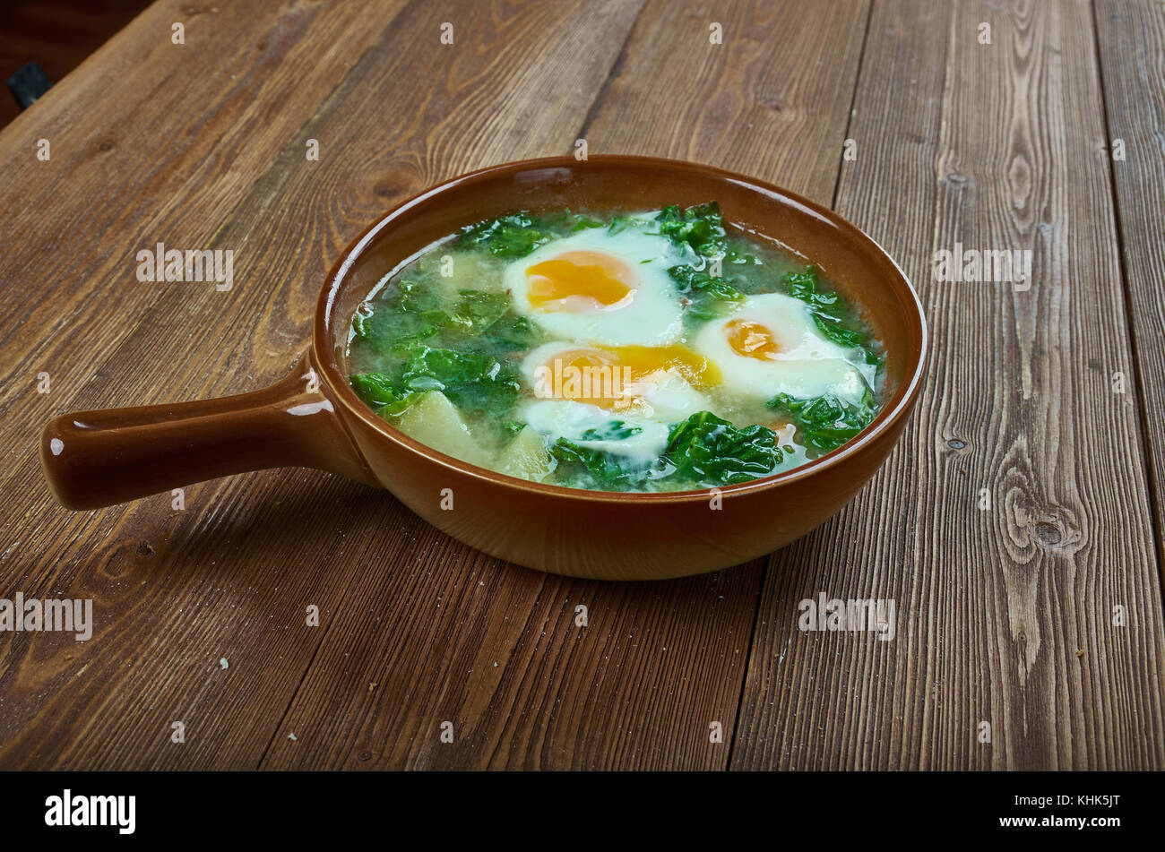 acquacotta-maremmana-tipica-toscana-italian-dish-with-vegetables-and
