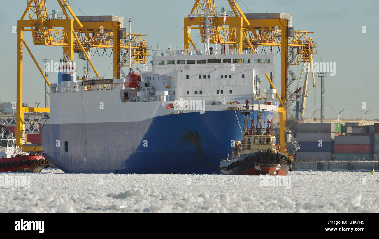 The loaded vessel leaves port isleduetsya its route Stock Photo - Alamy