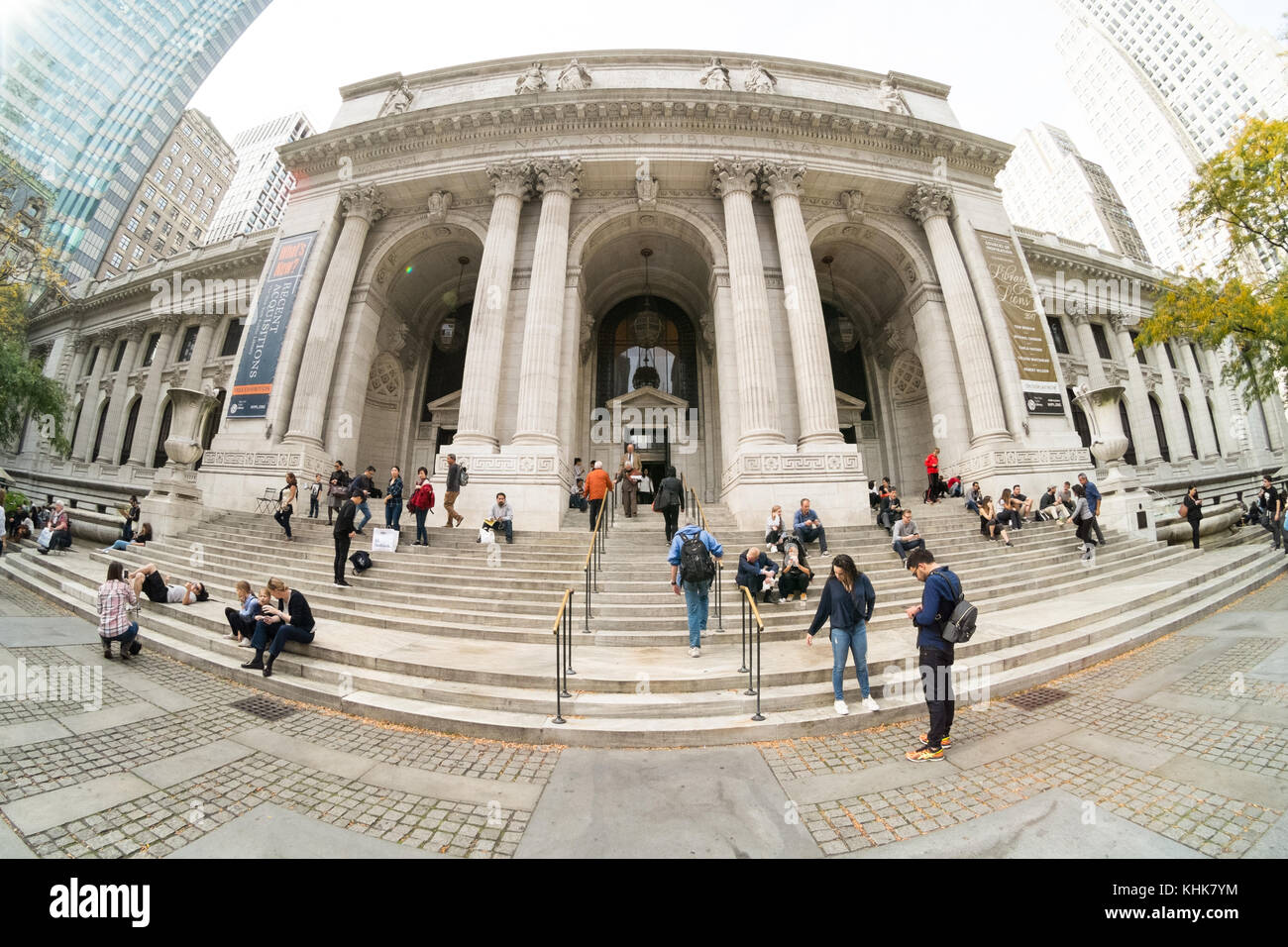 Entrance to the Stephen Schwarzman Building, New York Public Library ...