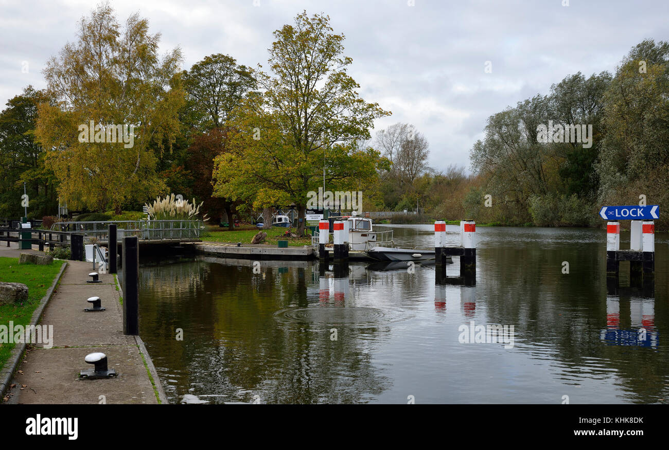 Abingdon Lock & The River Thames; Abingdon-on-Thames, Oxfordshire Stock ...