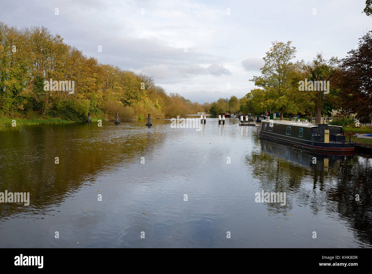The River Thames above Abingdon Lock; Abingdon-on-Thames, Oxfordshire ...