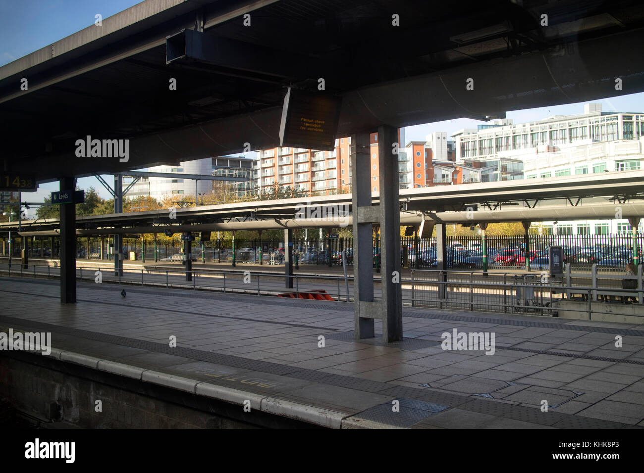 Platform at Leeds Train Station, West Yorkshire, England Stock Photo ...