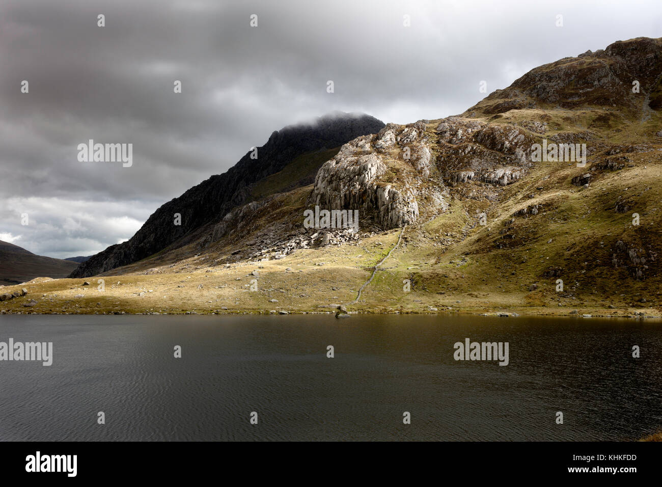 Cwm Idwal and the Glyderau mountain range in the Snowdonia National ...
