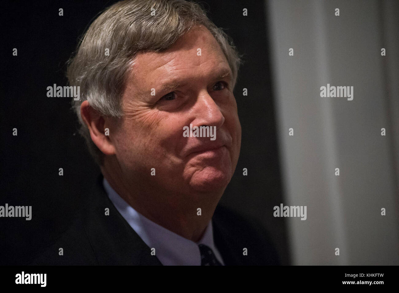 Agriculture Secretary Tom Vilsack catches a parting compliment to him ...