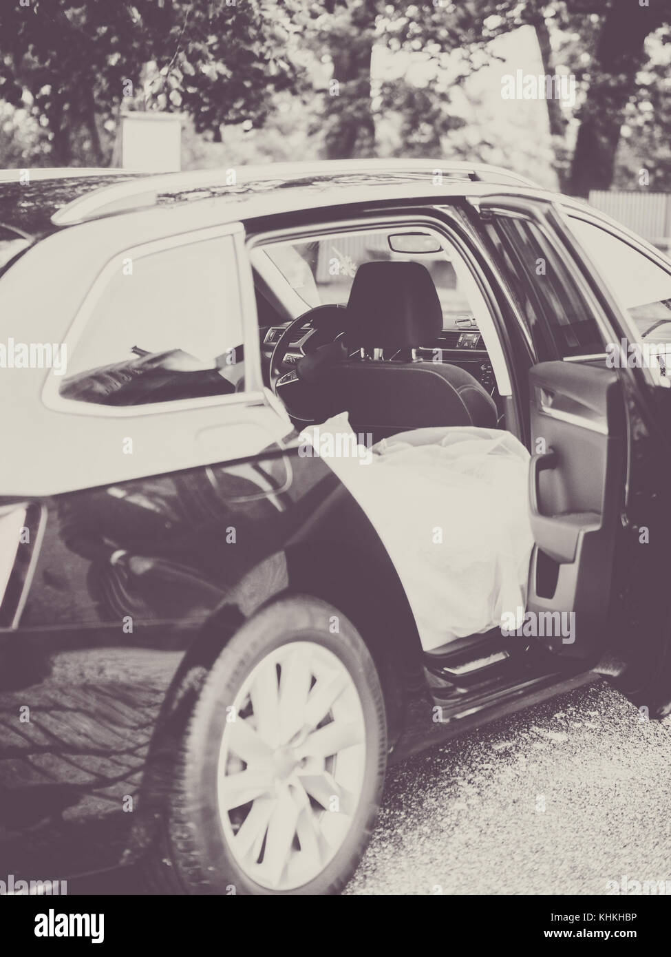 Bride getting out of wedding limo Stock Photo - Alamy