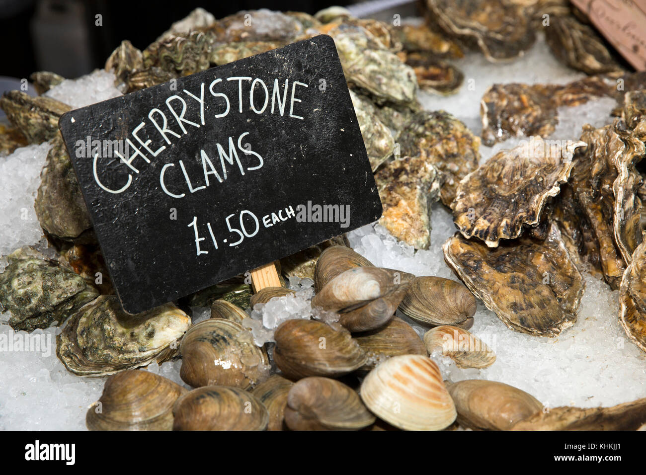 UK, London, Southwark, Borough Market, fish stall, Cherrystone clams on ...