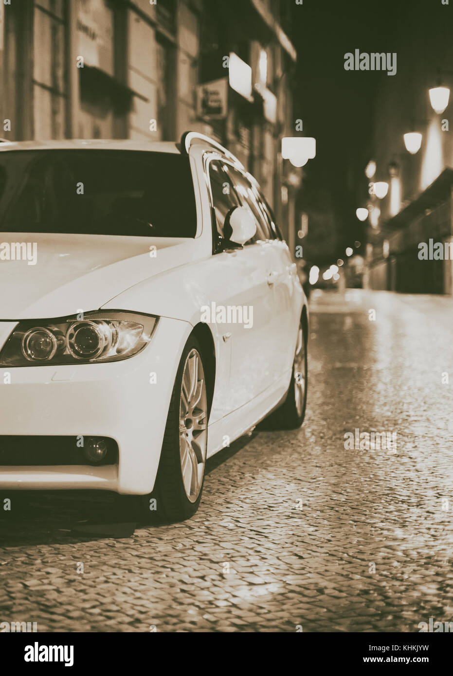 Alley lamp light car night hi-res stock photography and images - Alamy
