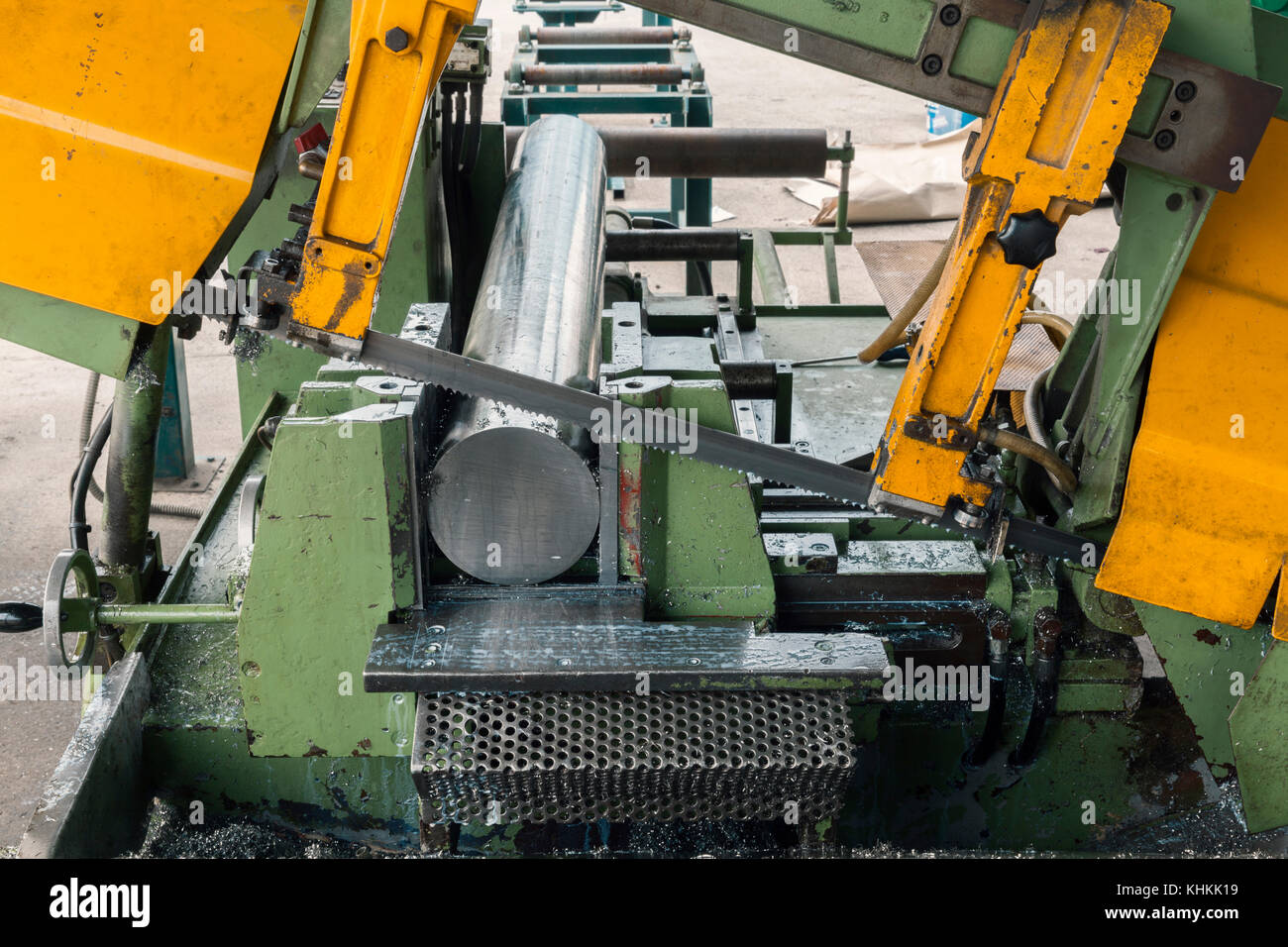 Large heavy metal piece hi-res stock photography and images - Alamy