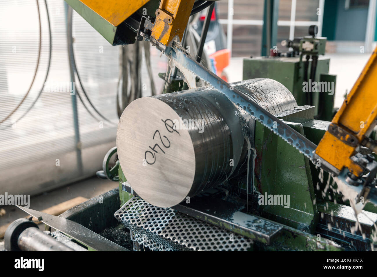 Large heavy metal piece hi-res stock photography and images - Alamy