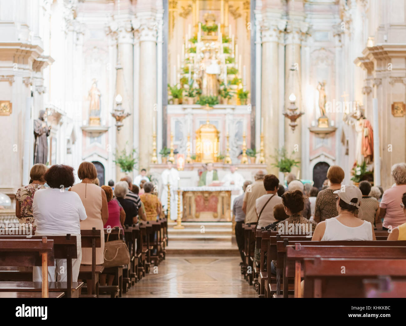 Priest preaching congregation hi-res stock photography and images - Alamy