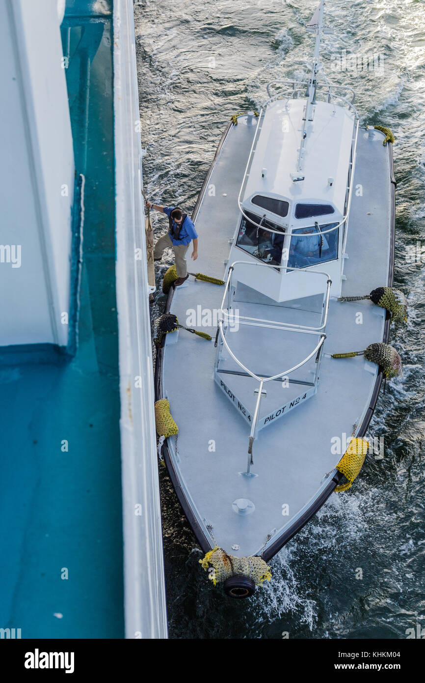 Pilot boarding the ship hi-res stock photography and images - Alamy