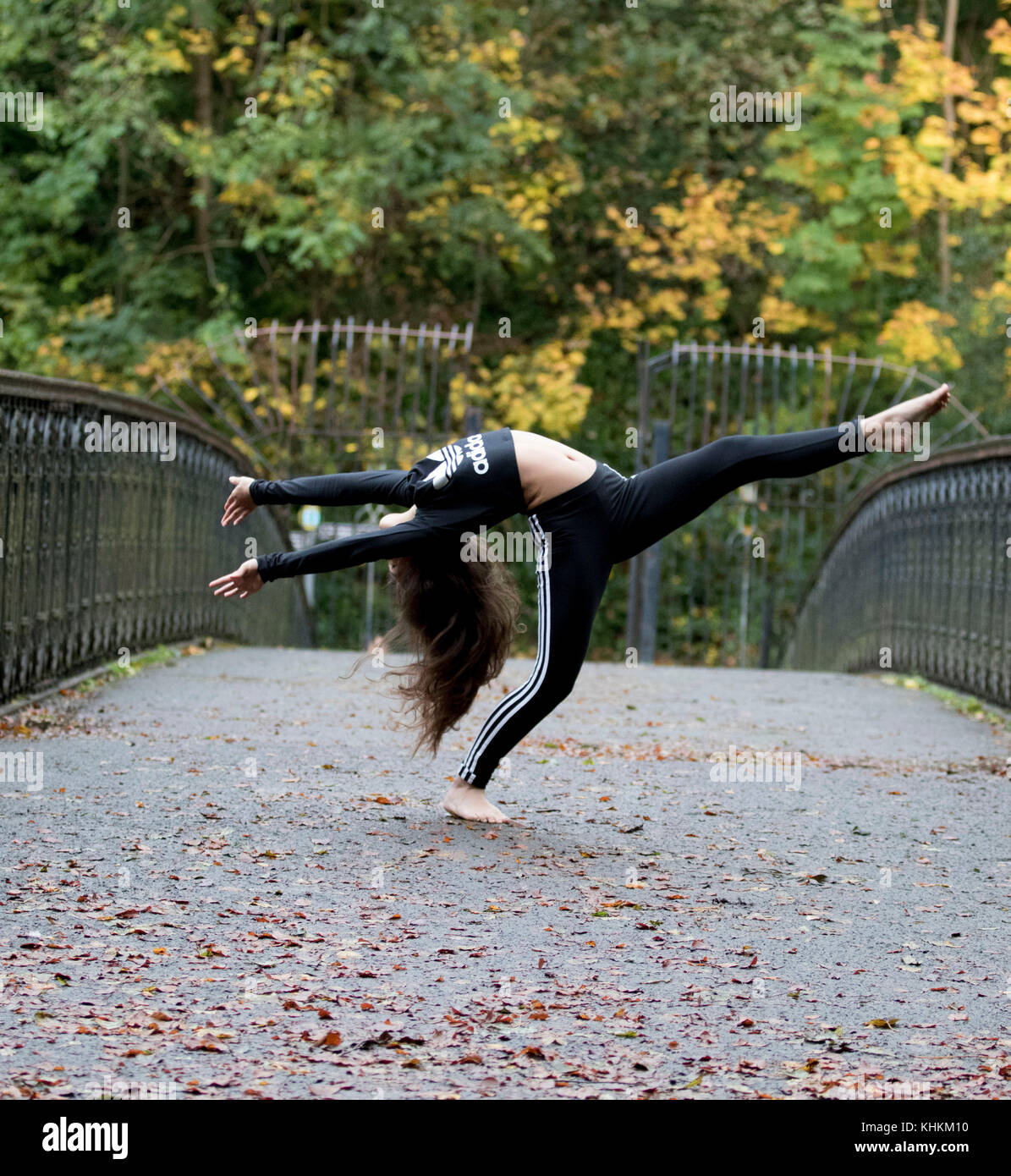 dancer in position on bridge Stock Photo - Alamy