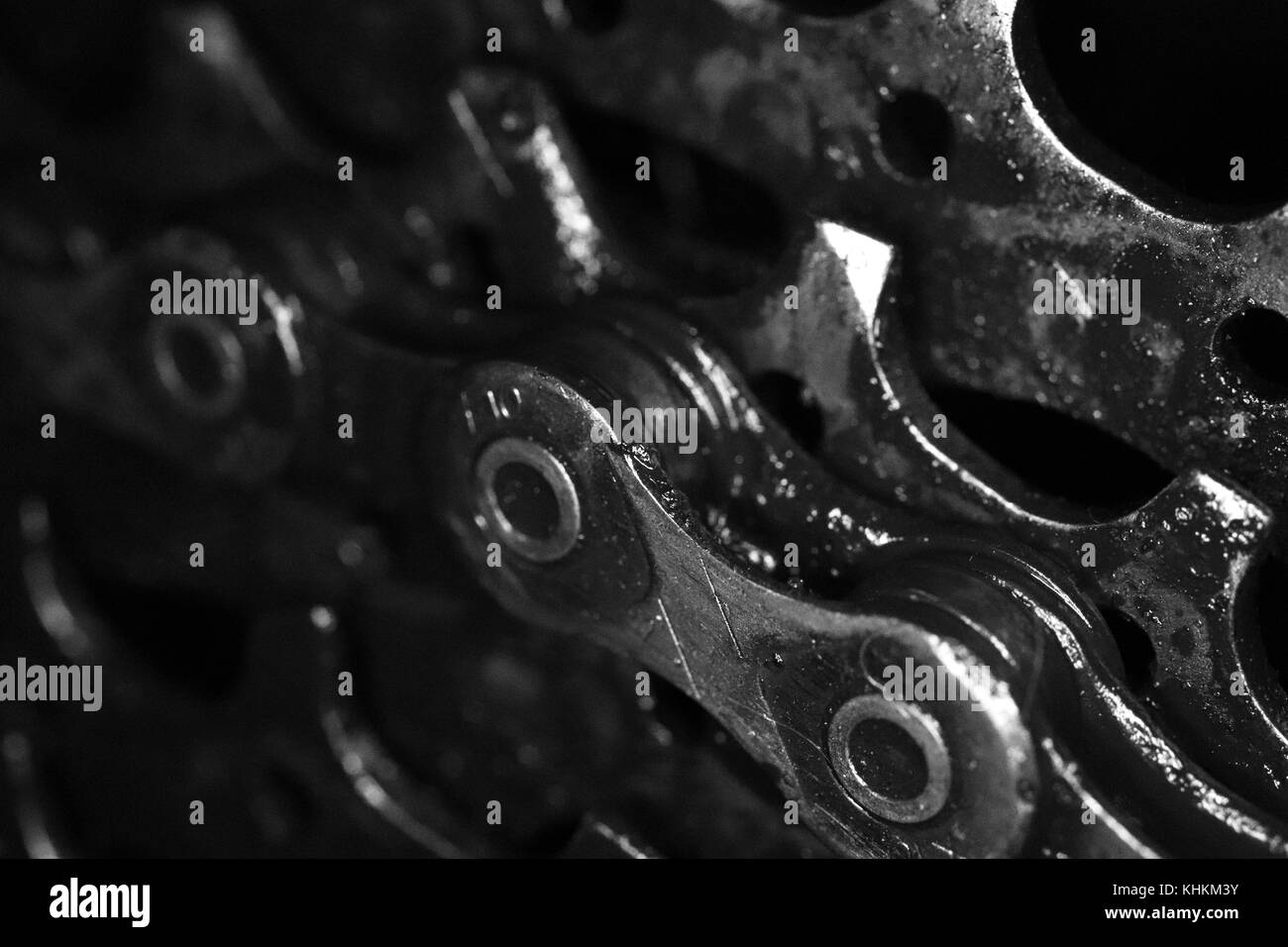 Dirty gears chain bike hi-res stock photography and images - Alamy