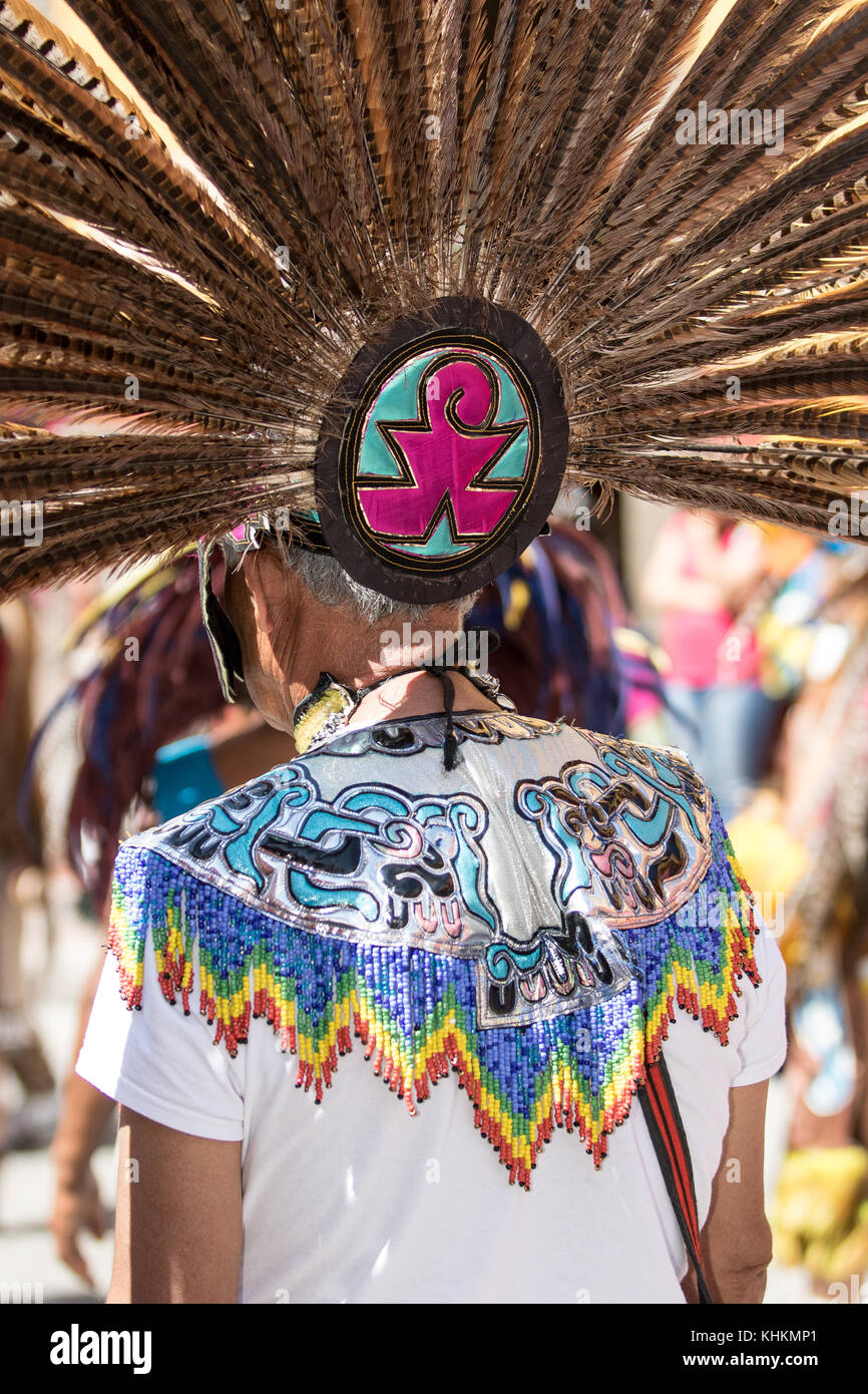 Indigenous headdress hi-res stock photography and images - Alamy