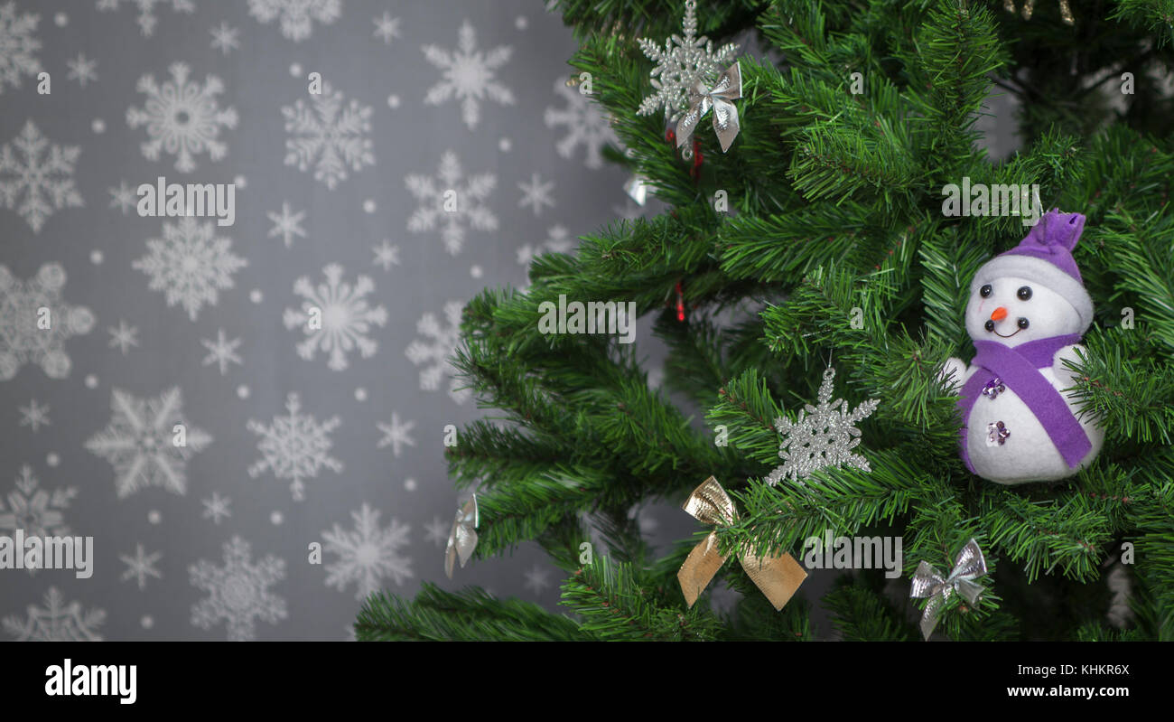 Christmas tree on a gray background with snowflakes Stock Photo - Alamy