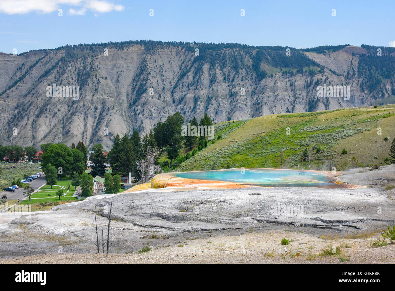 Mound Spring next to Liberty Cap in Mammoth Hot Springs area ...