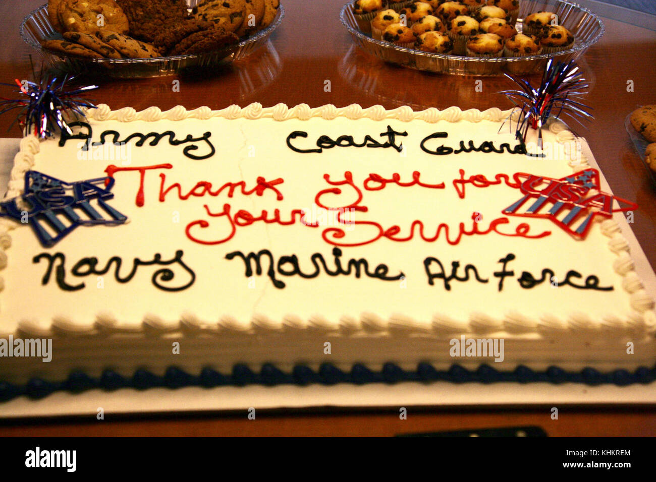 A photo of a 'Thank You' cake served to veterans and active duty ...