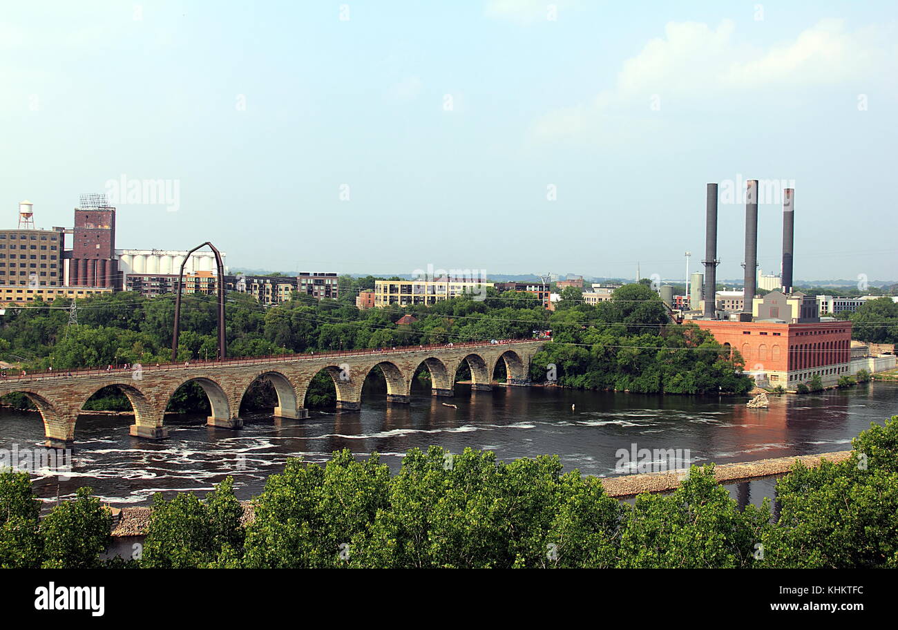 Minneapolis, Minnesota. View on Mississippi River, I-35 and Stone Arch ...