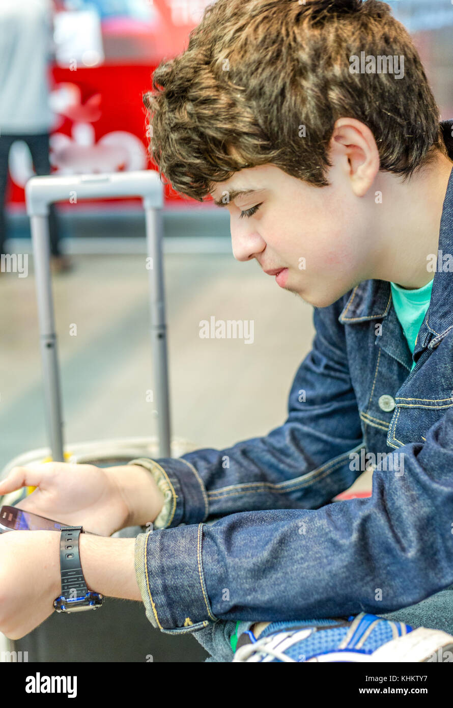 Waiting for messages hi-res stock photography and images - Alamy