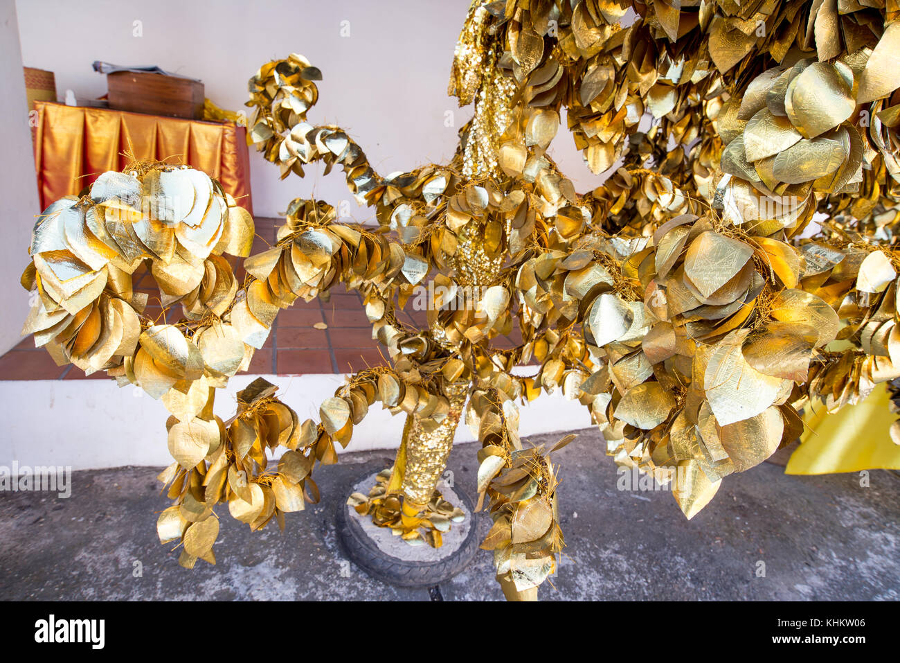 Thailand gold bo tree hi-res stock photography and images - Alamy