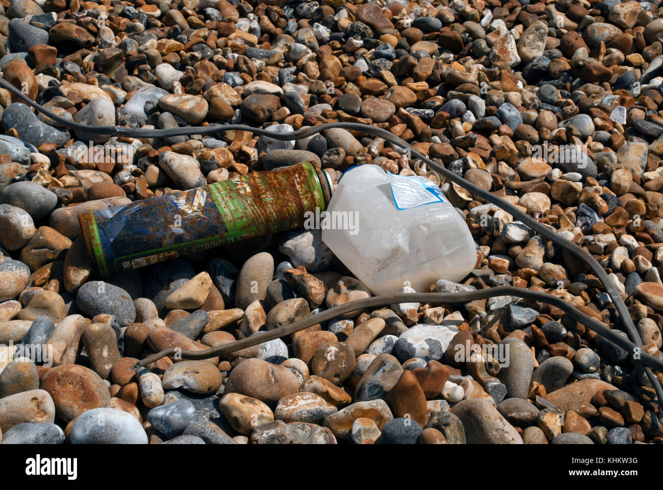 Rubbish on the beach hi-res stock photography and images - Alamy