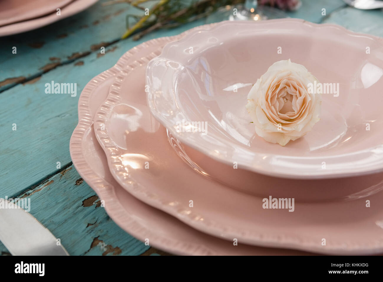 Empty rose bowl hi-res stock photography and images - Alamy