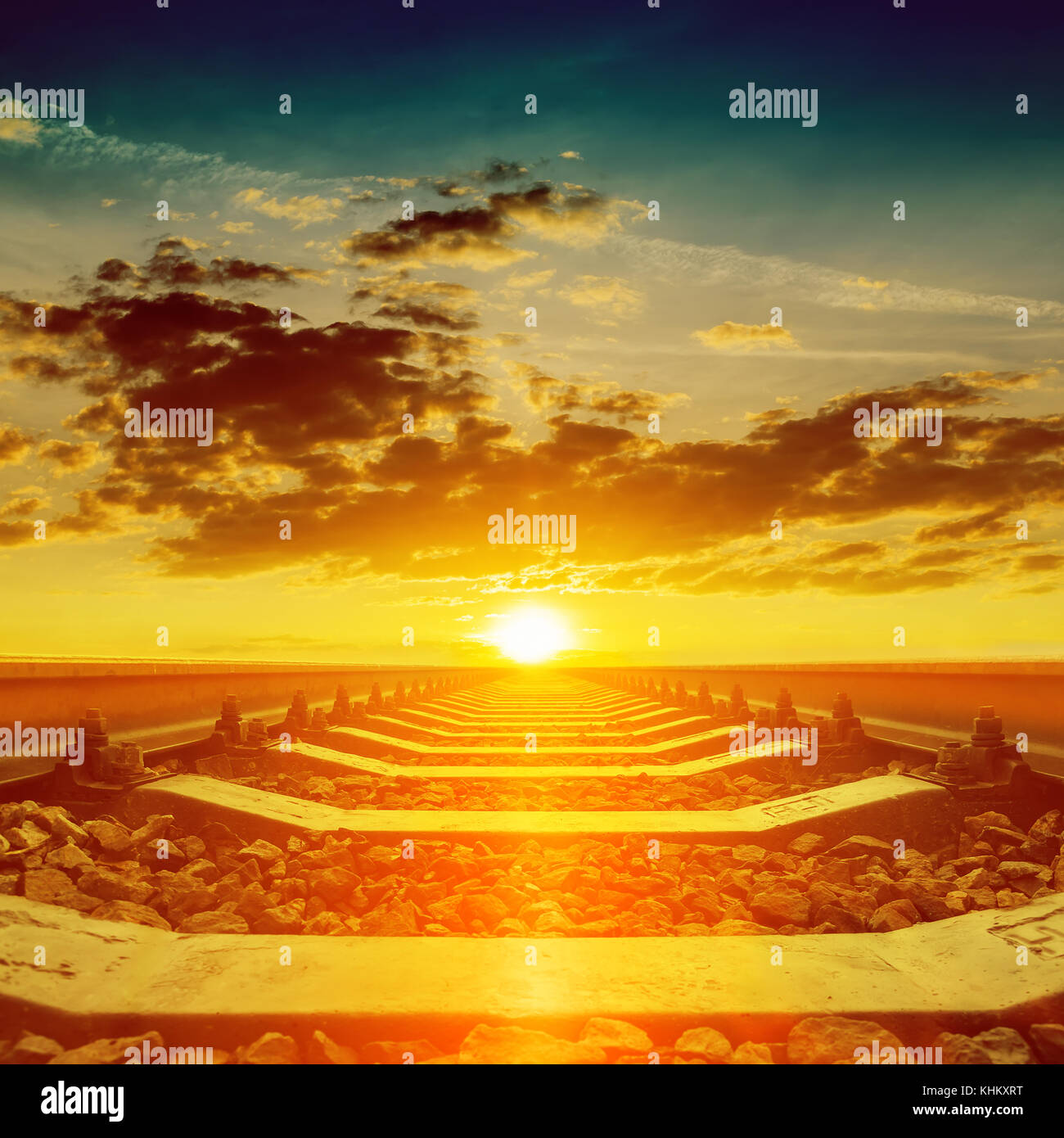 golden sunset over railroad to horizon Stock Photo - Alamy