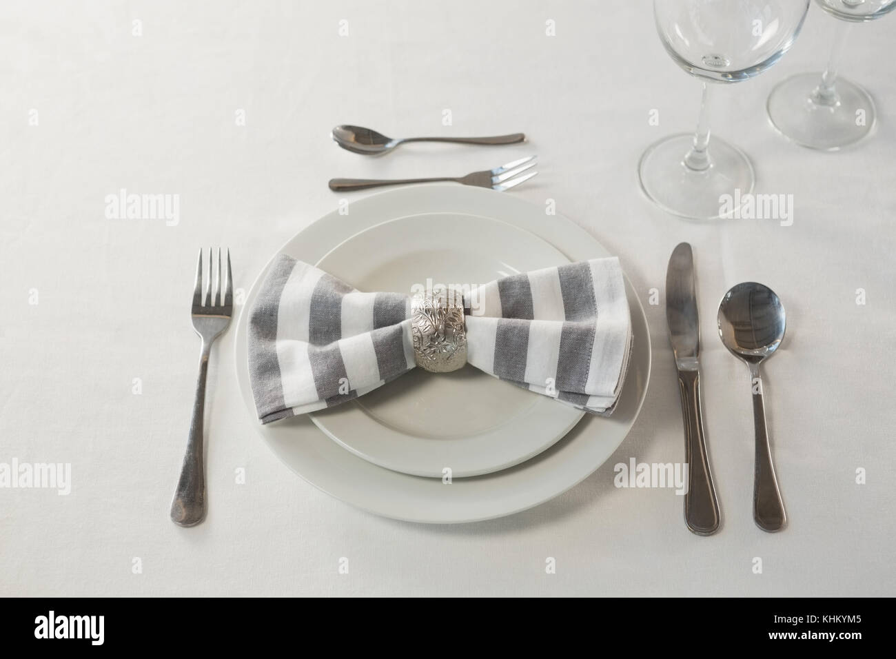 Close-up of plate and cutlery set elegantly on a table Stock Photo - Alamy