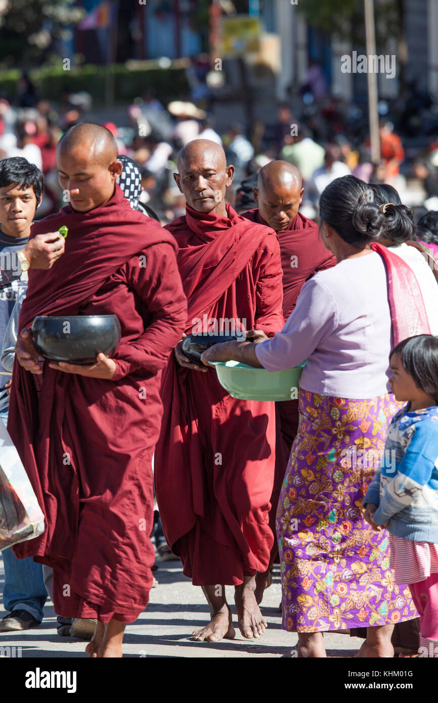 Myanmar red robed monk hi-res stock photography and images - Alamy