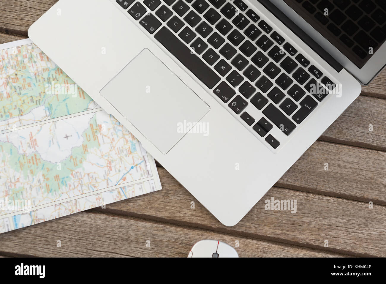 Laptop world map hi-res stock photography and images - Alamy