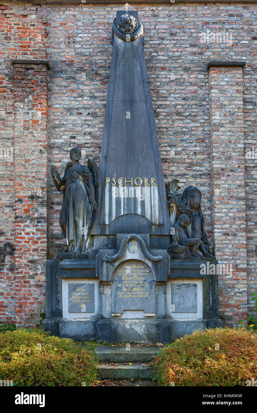 Owner family hi-res stock photography and images - Alamy