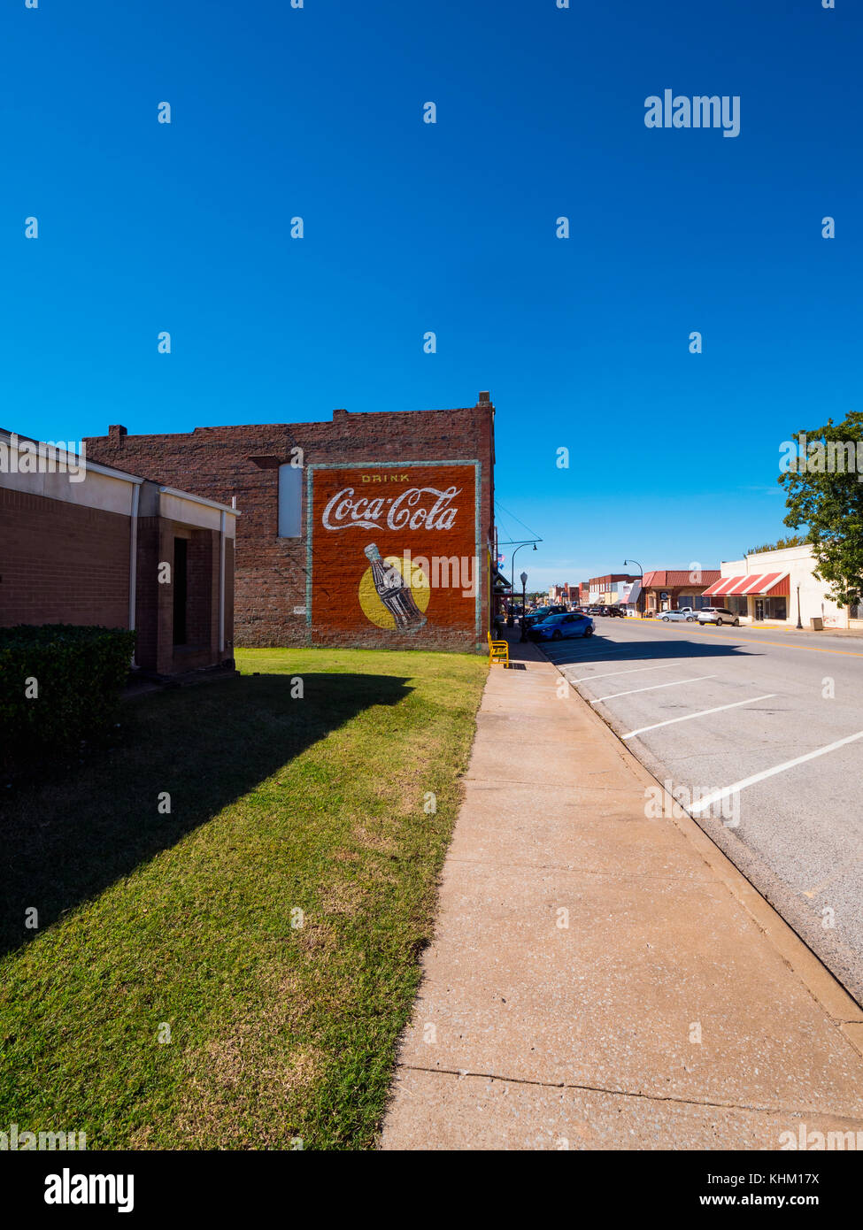 The beautiful city center of Stroud - a small town in Oklahoma - STROUD ...