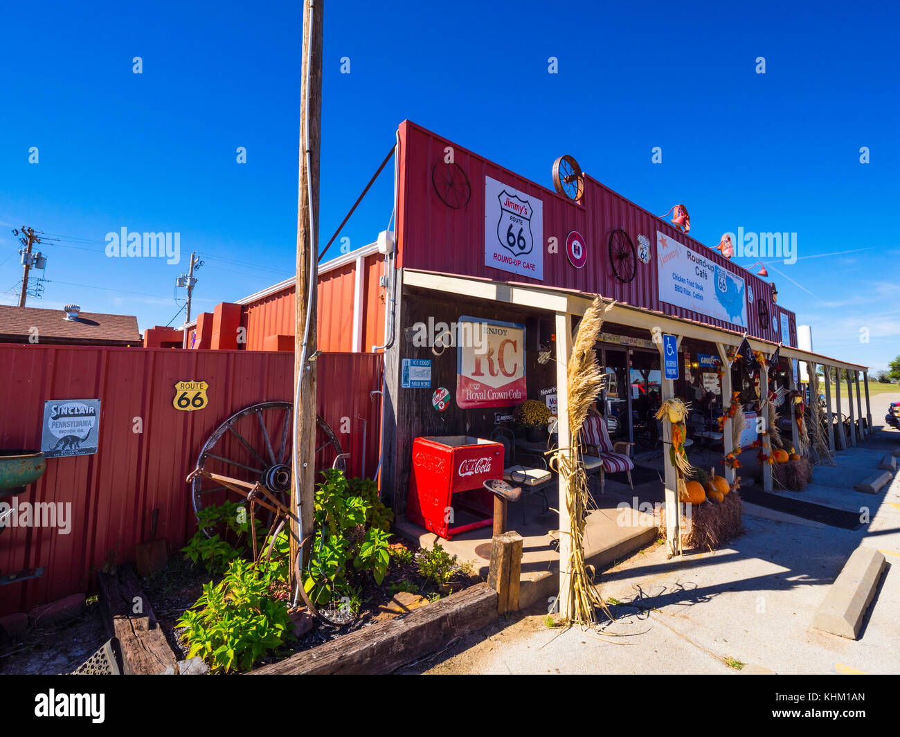 Beautiful Round Up Cafe at Route 66 - country style cafe and diner ...