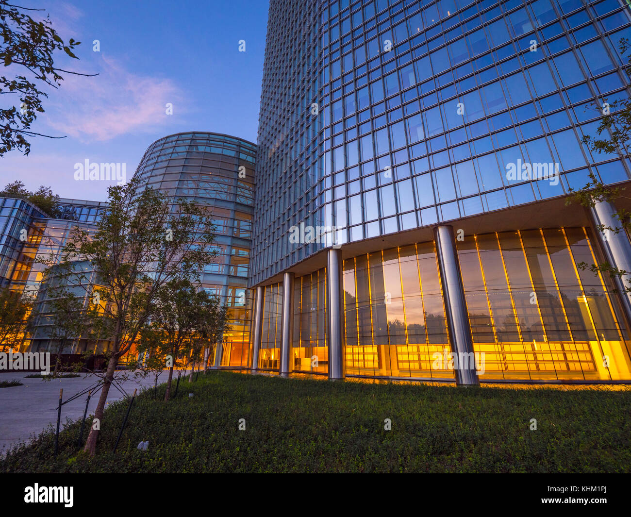 The modern architecture of Devon Energy buildings in Oklahoma City ...